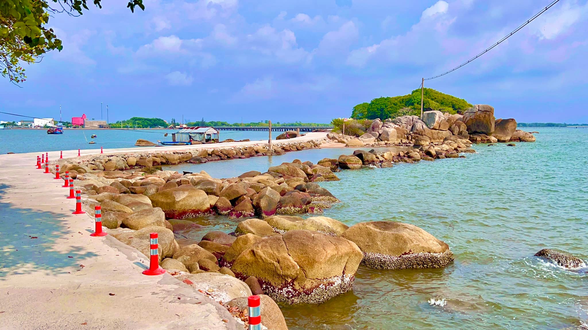 Khám phá Hòn Đá Bạc